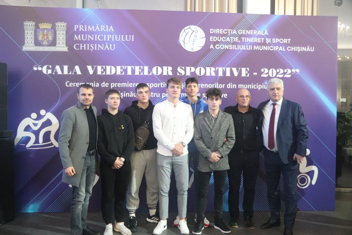 Gala mun. Chișinău. Naționala de fotbal-tenis desemnată echipa anului ...